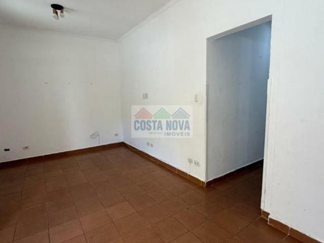 Casa térrea com 3 quartos, edícula e 2 vagas. À venda no bairro Aparecida, 234 m²