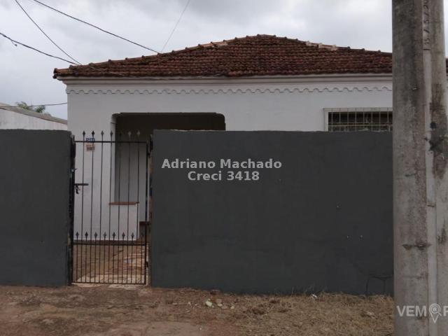 Casa Térrea com 3 Quartos para Alugar por R$ 1.600/mês