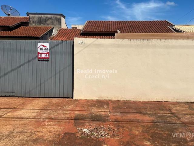 Casa Térrea com 3 Quartos para Alugar por R$ 1.800/mês