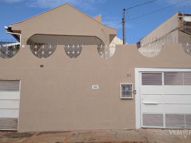 Casa Térrea com 3 Quartos para Alugar por R$ 1.900/mês