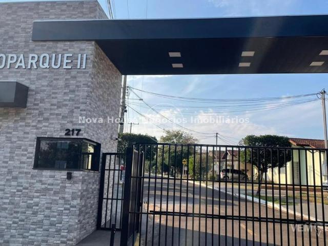 Casa Térrea com 3 Quartos para Alugar por R$ 2.200/mês