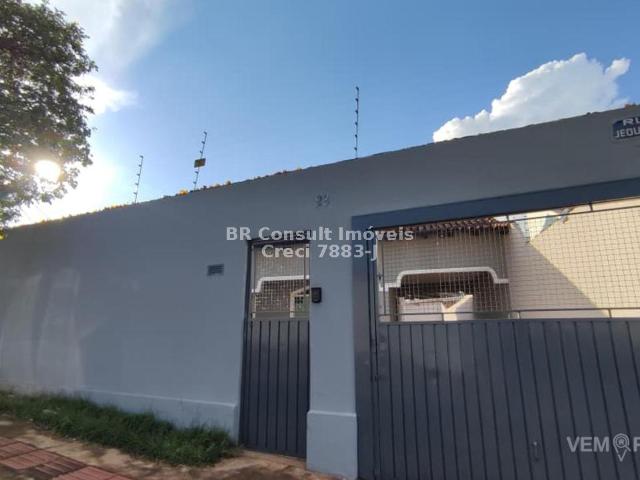 Casa Térrea com 3 Quartos para Alugar por R$ 2.800/mês