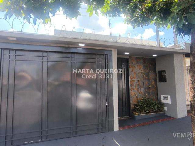 Casa Térrea com 3 Quartos para Alugar por R$ 2.800/mês