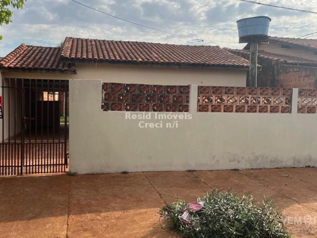 Casa Térrea com 3 Quartos para Alugar por R$ 950/mês