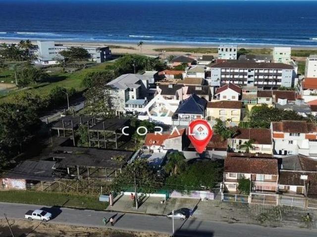 Casa térrea com 3 quartos próxima da praia
