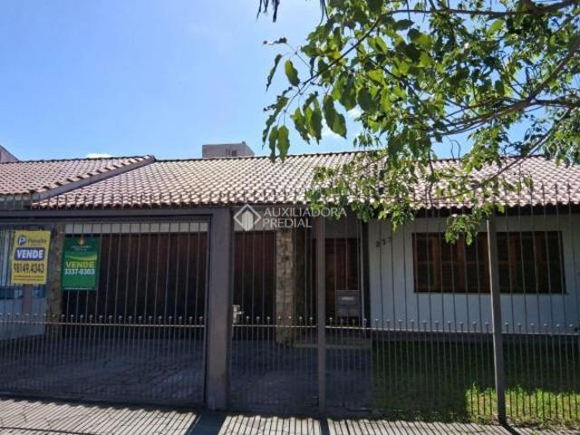 Casa térrea, com 3 quartos, suíte, no coração do Jardim Planalto