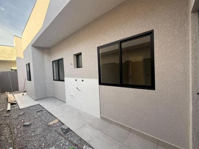 Casa Térrea com 3 Quartos, Suíte e Amplo Terreno em São José dos Pinhais