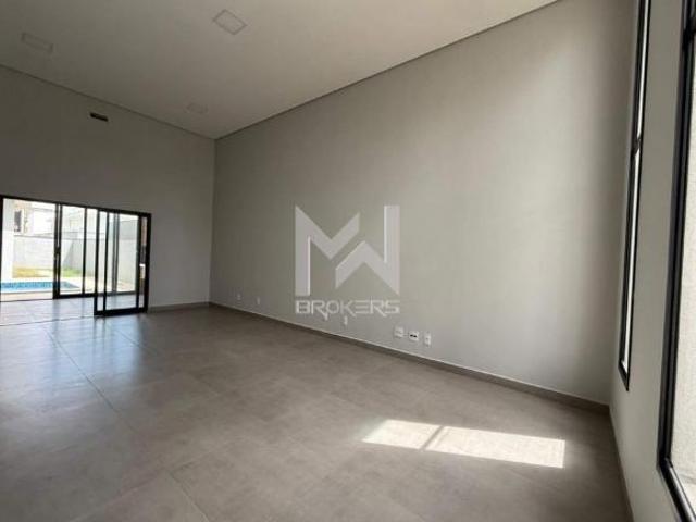 Casa térrea com 3 quartos sendo os 3 suítes no condomínio Villa do Sol na cidade de Valinhos SP