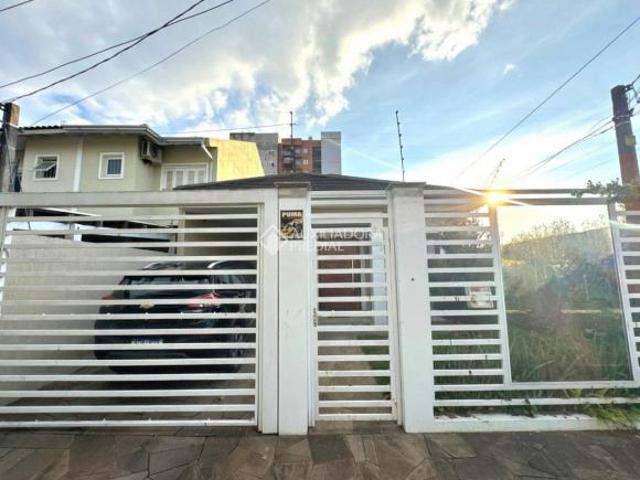 Casa térrea com 3 quartos sendo 1 suíte no bairro Igara