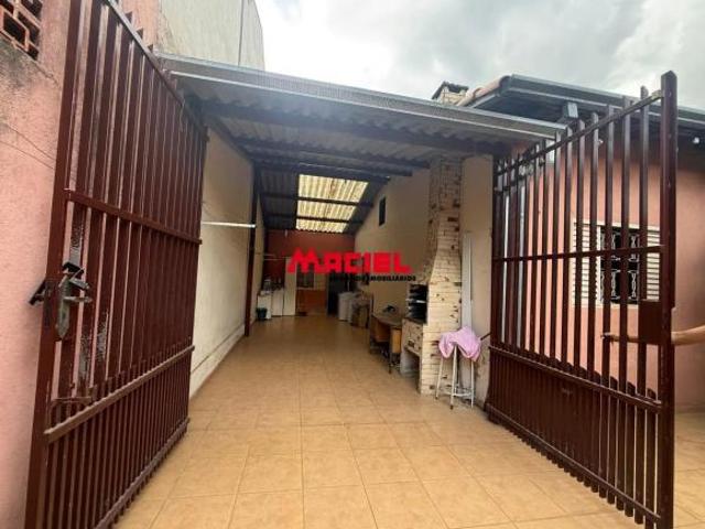 Casa térrea com 3 quartos, sendo 1 suíte no Jardim Portugal em São José dos Campos SP