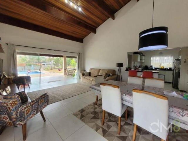 Casa térrea com 3 quartos sendo 1 suíte, piscina e gourmet no Clube de Campo Valinhos