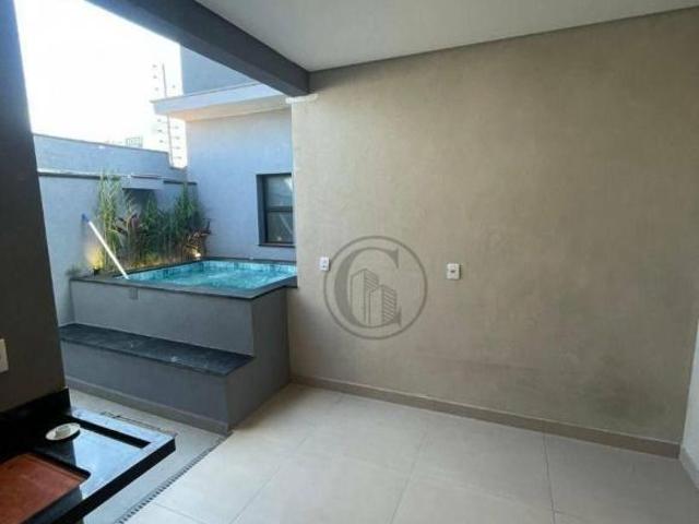 Casa térrea com 3 quartos sendo 2 suítes e piscina – Condomínio Fechado