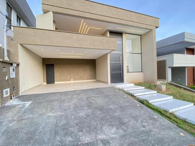 Casa terrea com 3 quartos sendo 2 suites