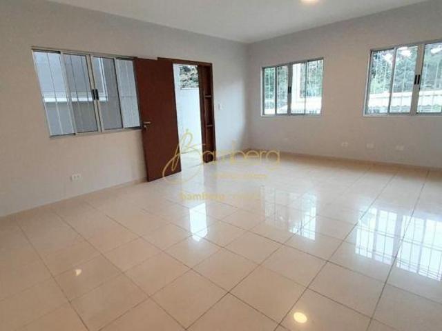 Casa térrea com 3 quartos/ 1 suíte/ 6 vagas/ quintal/ Alto da Boa Vista/ Próximo ao metrô e Parque