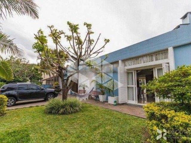 CASA TÉRREA COM 3 QUARTOS, 1 SUÍTE E 4 VAGAS DE GARAGEM NO BAIRRO IPANEMA