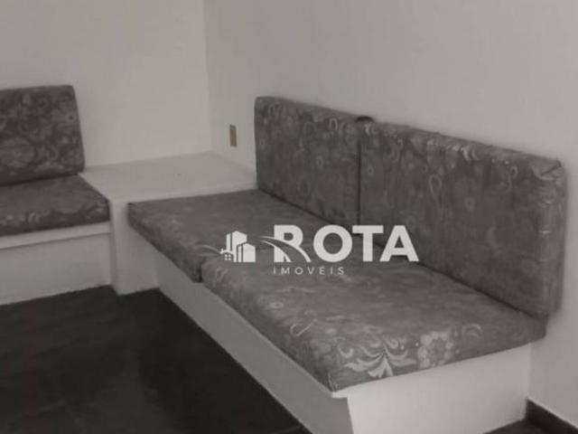 casa térrea com 3 quartos 1 suíte + piscina + portão eletrônico