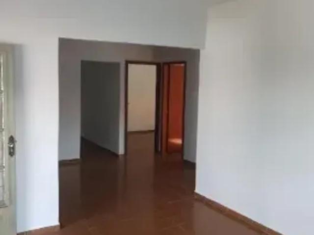 Casa térrea com 3 quartos, 2 salas, cozinha, terreno com 524 m² no Setor Garavelo B Goiânia GO