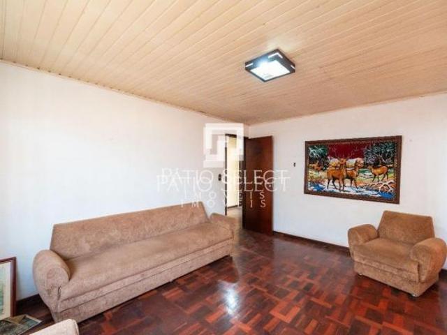 Casa Térrea com 3 Quartos, 6 Vagas de Garagem e Localização Privilegiada