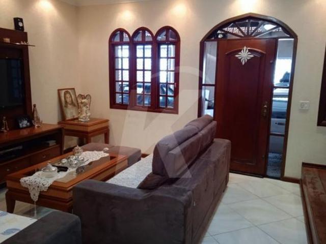 Casa térrea com 3 suítes, 5 vagas, quintal e sobrado nos fundos Vila Nilo