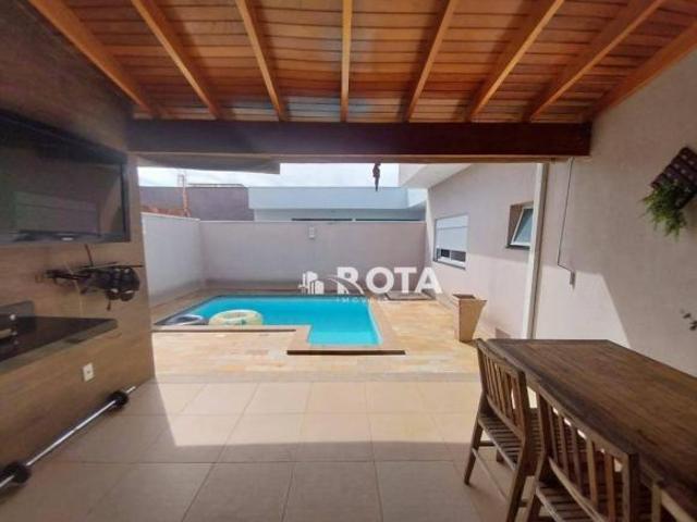 casa térrea c/ 3 suítes com piscina