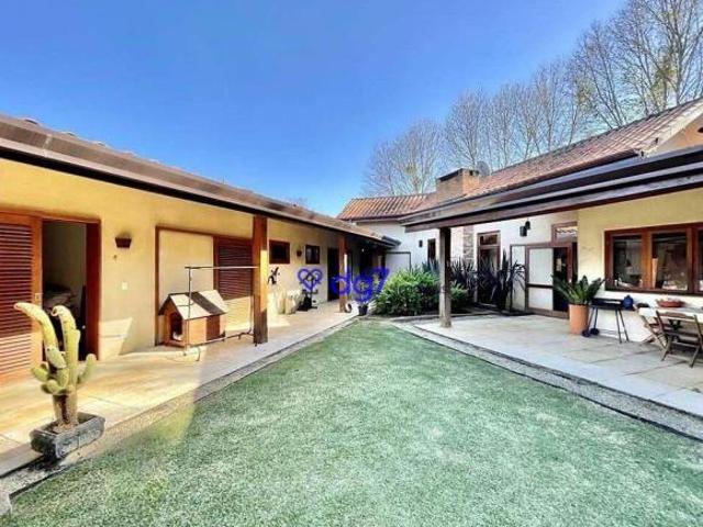 Casa Térrea com 3 Suítes à venda, 938 m² por R$ 2.400.000 Granja Viana Passa