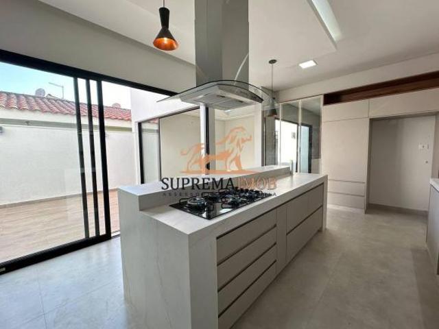 Casa térrea com 3 suítes à venda 167m² Condomínio Granja Olga II