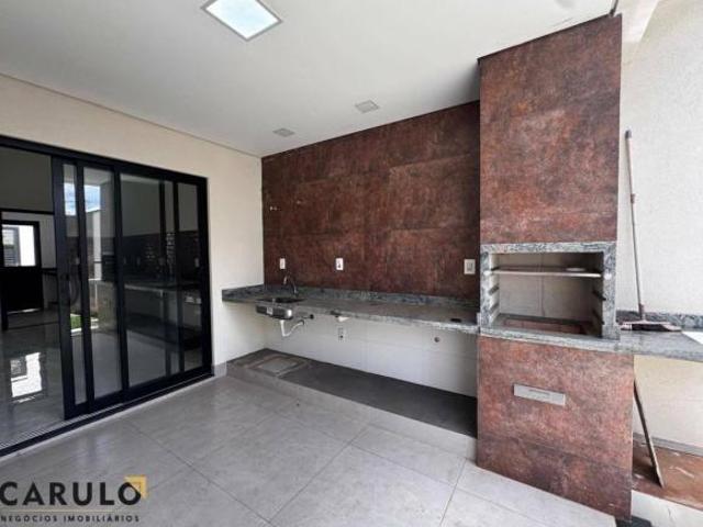 Casa térrea com 3 suítes à venda em condomínio fechado, 200 m² por R$ 950.000 Terras da Estância
