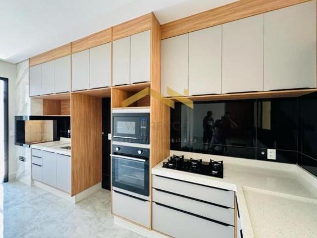 Casa térrea com 3 suítes, área gourmet acabamento diferenciado, cozinha americana, lavanderia no Lo