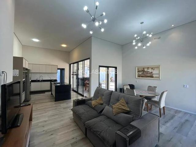 Casa Térrea com 3 Suítes de Alto Padrão no Condomínio Village Ipanema Araçoiaba da Serra/SP