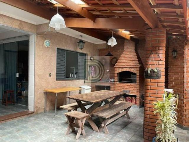 Casa térrea com 3 suítes e 2 vagas Próxima à USP | 140 m² Conj. Residencial Butantã