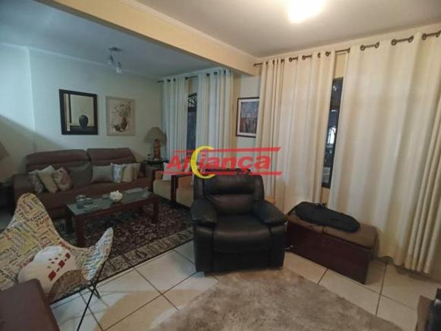 Casa térrea com 3 suítes e 3 vagas Parque Renato Maia / Guarulhos