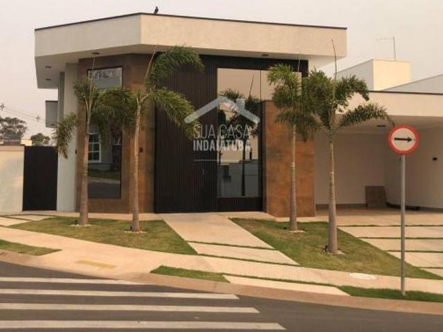 Casa térrea com 3 suítes e escritório no condomínio Residencial Viena Indaiatuba