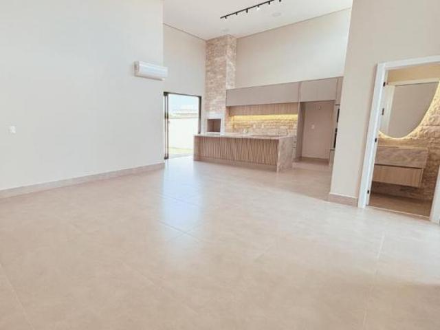 Casa Térrea com 3 suítes e piscina no Residencial Santorini