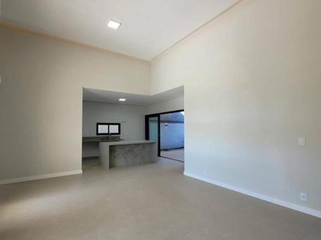 Casa Térrea com 3 suítes e piscina Condominio Santorini