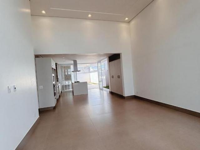 Casa Térrea com 3 suítes e piscina Condominio Santorini