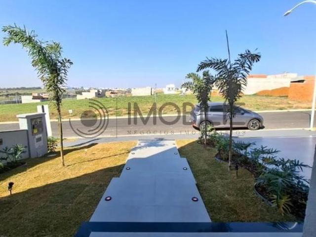 Casa térrea com 3 suítes, energia fotovoltaica e piscina no Condomínio Maria Cândida em Indaiatuba
