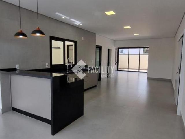 Casa térrea com 3 suites no Condomínio Royal Garden Paulinia