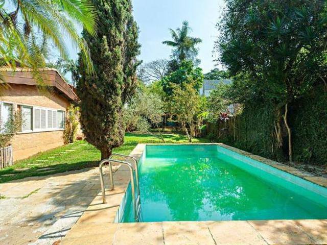 Casa Térrea, com 3 Suítes no Jardim petrópolis