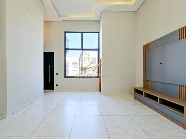 Casa Térrea com 3 Suítes, sendo 1 Master com Closet, Escritório, Piscina