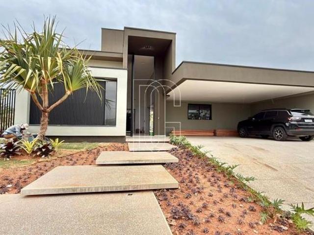 Casa Térrea com 3 Suítes sendo 2 com closet e piscina, localizada no condomínio Vida real em Itupev