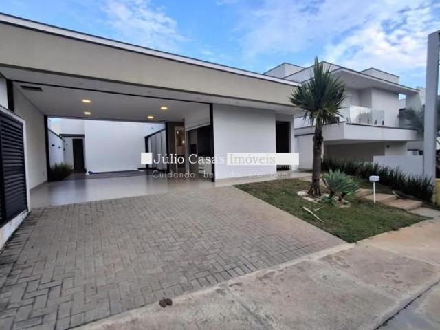 Casa Térrea com 3 Suítes, Piscina, Área Goumet em Condomínio de Alto Padrão