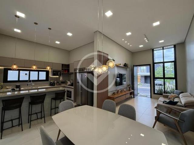 Casa Térrea com 3 suítes Piscina com Cascata Moveis Planejados em todos os cômodos ACEITA 50% PERMUT