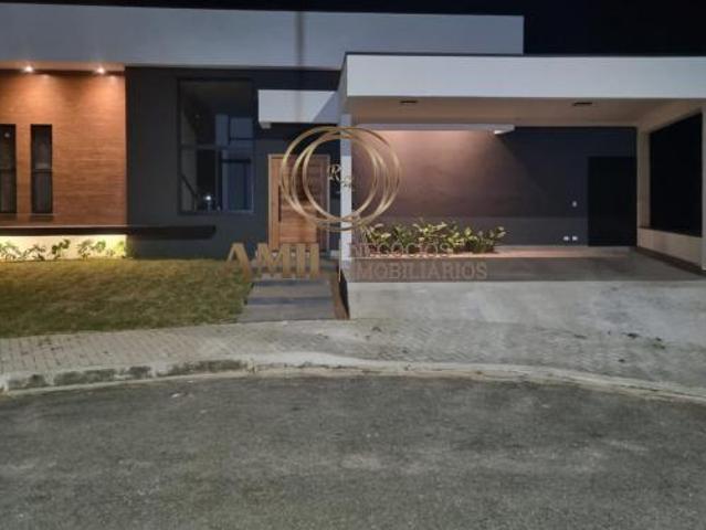 Casa térrea com 3 suites, piscina, Condominio Parque das Araucárias, A/C 220m², Tremembé