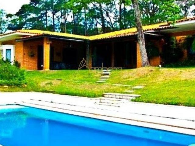 Casa térrea com 3 suítes, piscina e jardim no Alto da Boa Vista