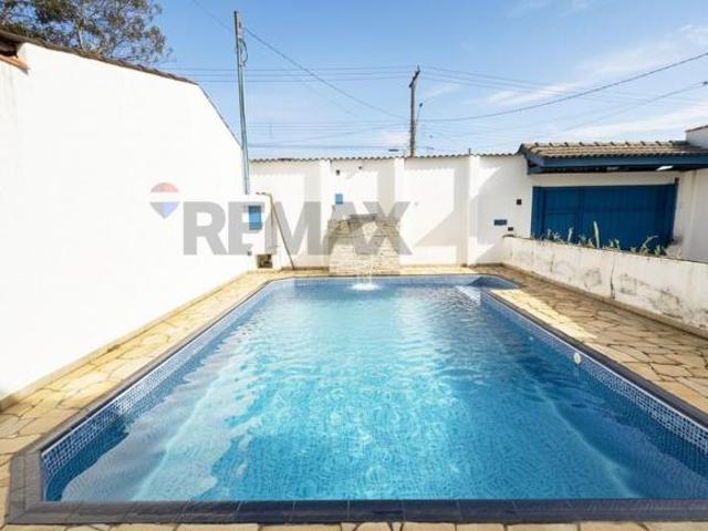 Casa térrea com 3 suítes, piscina, edícula e 4 vagas de garagem no Loanda, em Atibaia