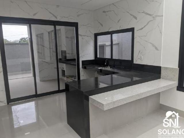 CASA TERREA COM 3 SUITES PLENAS A VENDA NO CONDOMÍNIO PARQVILLE PINHEIROS GO