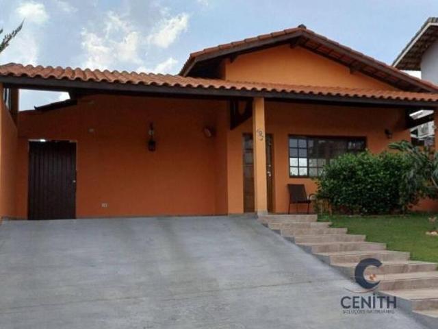 Casa Térrea com 3dorms/1sts, churrasqueira, piscina, climatizada! à venda