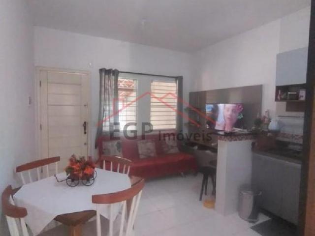 Casa térrea com 02 dormitórios no Jd Eucaliptos, Sorocaba. Possui 02 dormitórios, sala e cozinha int