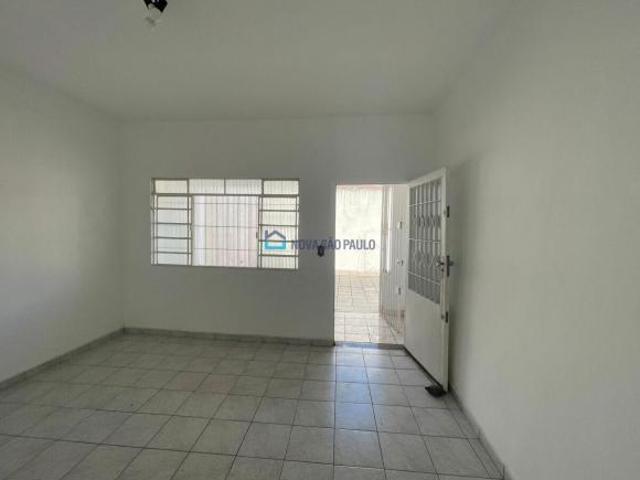 Casa térrea com 02 quartos na região da Vila Império