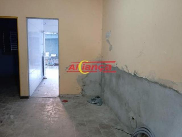 CASA TÉRREA COM 02 QUARTOS SENDO 01 SUÍTE, SALA, COZINHA, 02 VAGAS DE GARAGEM, SEMI ACABADA, ÓTIMA L